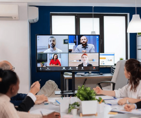 4 ways to enhance bonding between employees in hybrid work - Avtar ...